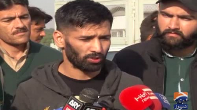 Boxer Muhammad Waseem returns home to hero's welcome | TV Shows - geo.tv