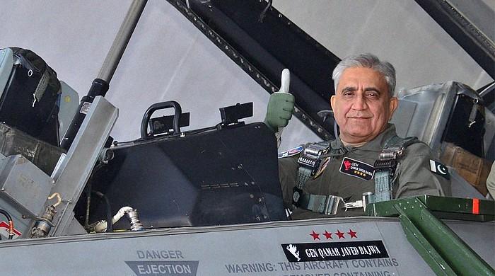 Army Chief Gen Bajwa practises combat simulation mission on Mushaf Base ...