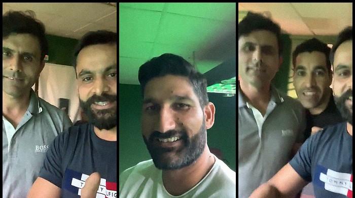 Hafeez, coach Razzaq share lighthearted moment over snooker table
