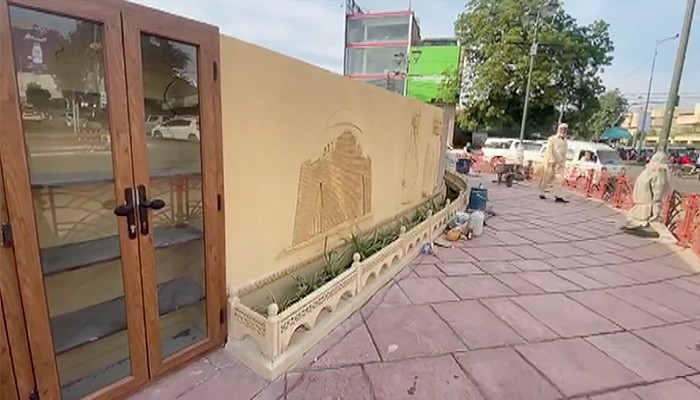 'Cupboard' that left many puzzled is street library by Commissioner Karachi
