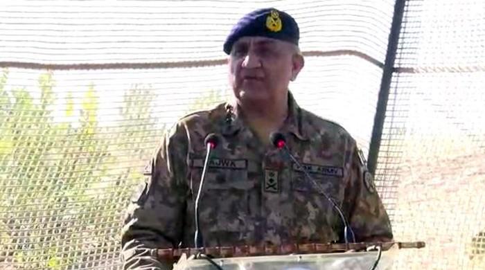 Army chief visits Karachi Corps, Sindh Rangers formations