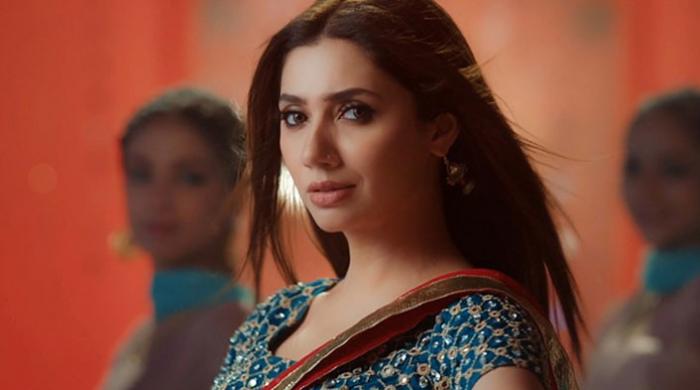 Mahira Khan showcases killer dance moves again in unseen video
