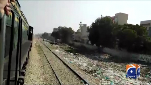 Unique attempt made to snatch mobile phone from moving train | TV Shows ...