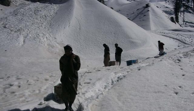 Chitral disconnected from other parts of country due to heavy snowfall