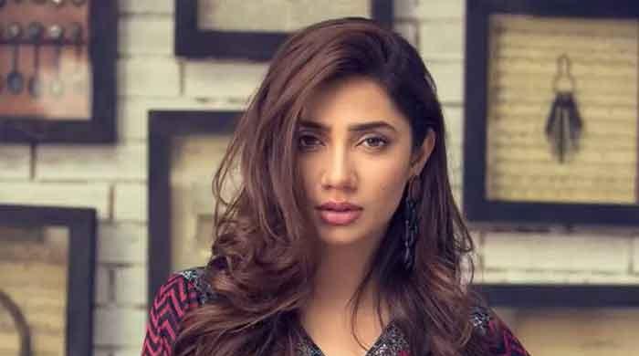 Mahira Khan gives fans the perfect Friday look