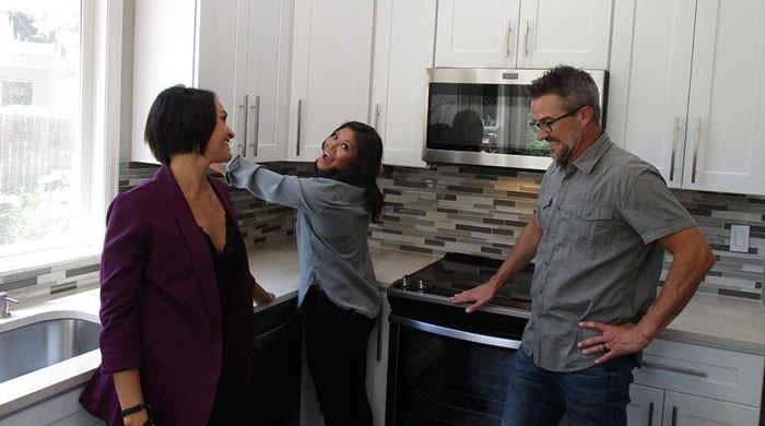 'House Hunters' creates buzz with 'throuple' episode