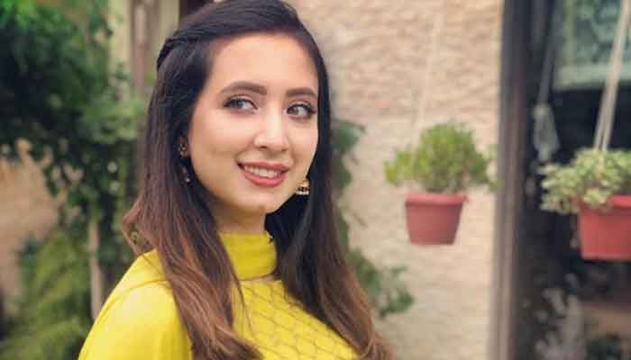 Fans shower praises on Komal Aziz Khan for her acting in Raaz-e-Ulfat