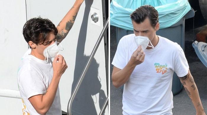 Harry Styles ditches his signature curls for new jaw-dropping slicked ...