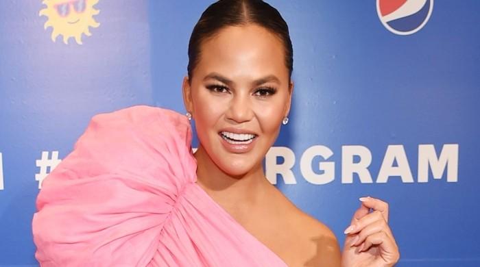 Chrissy Teigen seeks inspiration from Jennifer Aniston as she debuts ... Chrissy Teigen seeks inspiration from Jennifer Aniston as she debuts ...