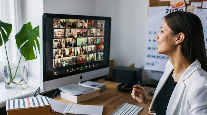 What gift is Zoom bringing its free subscribers this holiday season?