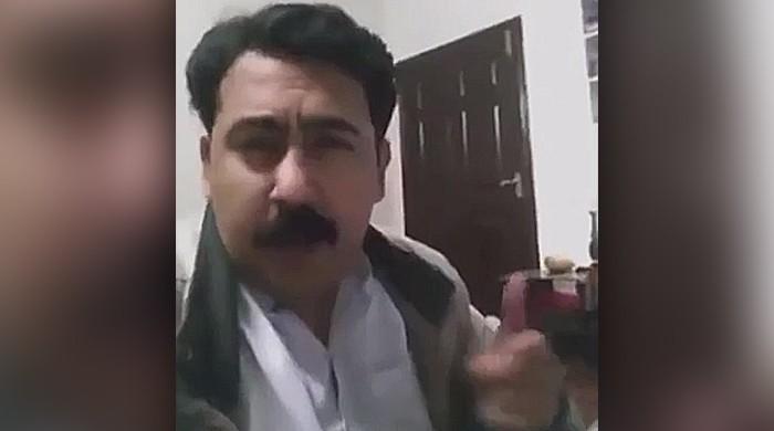 WATCH: Pakistani man's rap about the '90s goes viral on social media