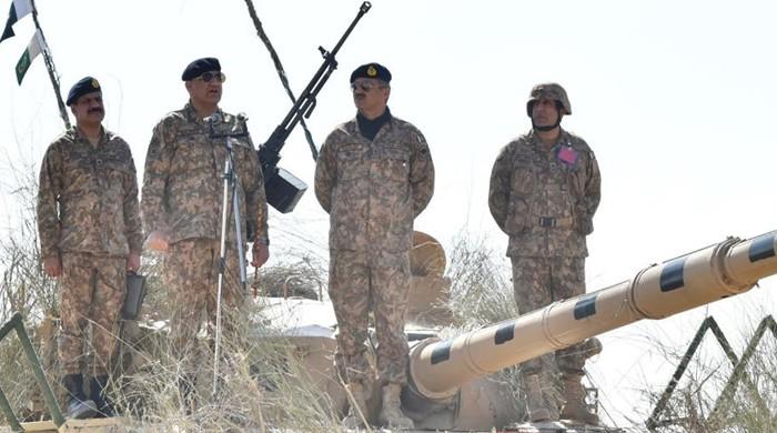 In pictures: Army chief visits Cholistan Desert training area