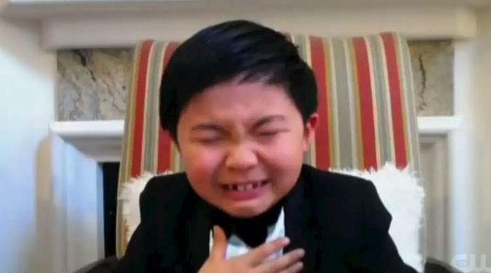 Alan Kim pinches his cheeks in emotional Critics’ Choice award speech