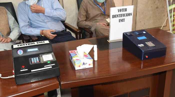 Science ministry puts electronic voting machine on display at ...