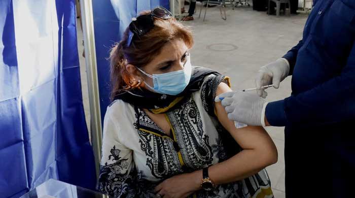 Pakistan achieves 1m daily vaccination doses' mark for first time
