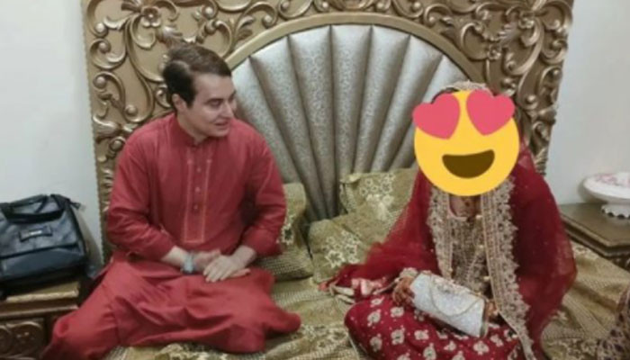 Nasir Khan Jan says he is 'finally' married, shares photo with bride