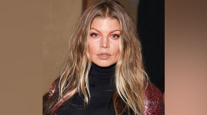 Fergie pens touching note to late father