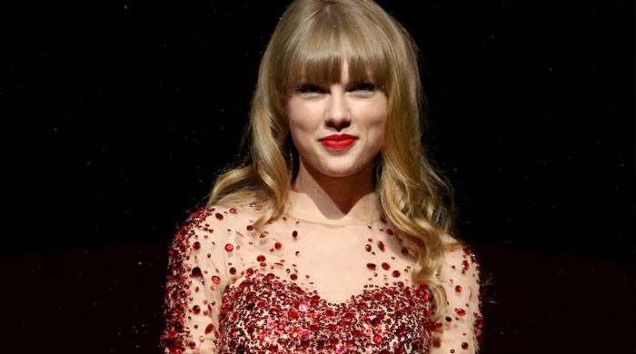 Taylor Swift updates fans over Red re-recording schedule