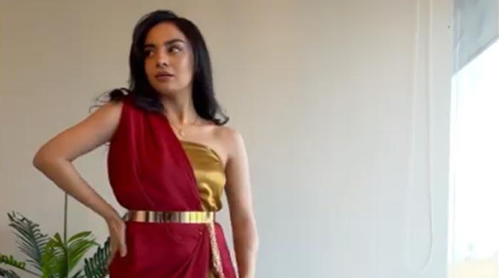 Mehar Bano recreates iconic looks from two decades of Lux Style Awards