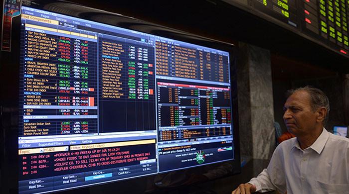 Bears hold sway as PSX sheds nearly 600 points