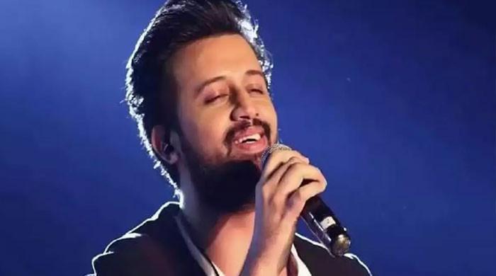 Atif Aslam walks out of Islamabad concert after crowd harasses female ...