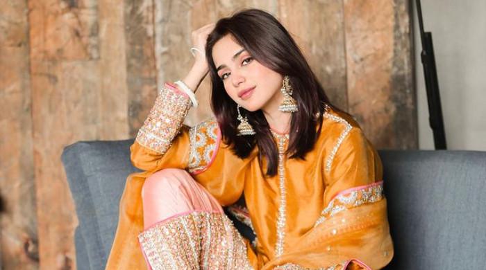 Watch: Aima Baig schools rowdy concert-goer, threatens to leave the stage