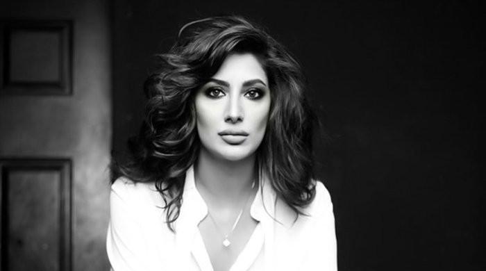 Mehwish Hayat’s soulful rendition of Mariah Carey’s ‘Hero’ leaves fans ...