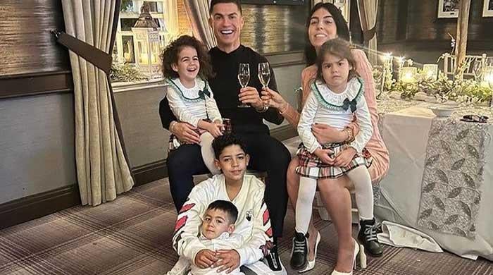 Georgina Rodriguez, beau Cristiano Ronaldo ring in 2022 with their kids ...