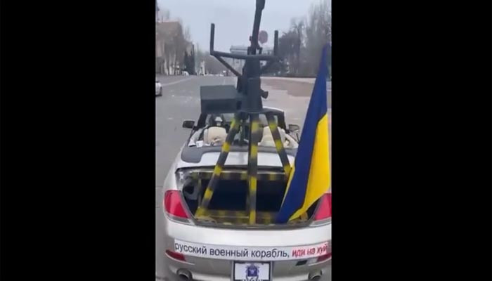 WATCH: Ukrainians fit heavy machine gun on BMW Convertible