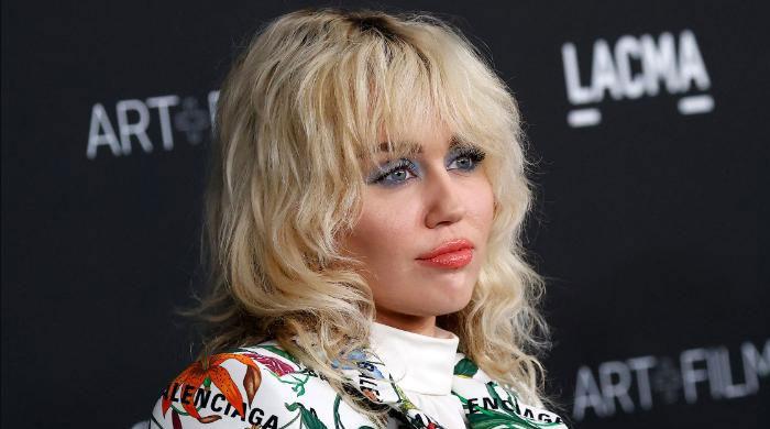 Miley Cyrus private jet 'struck by lightening', star 'almost died' on ...