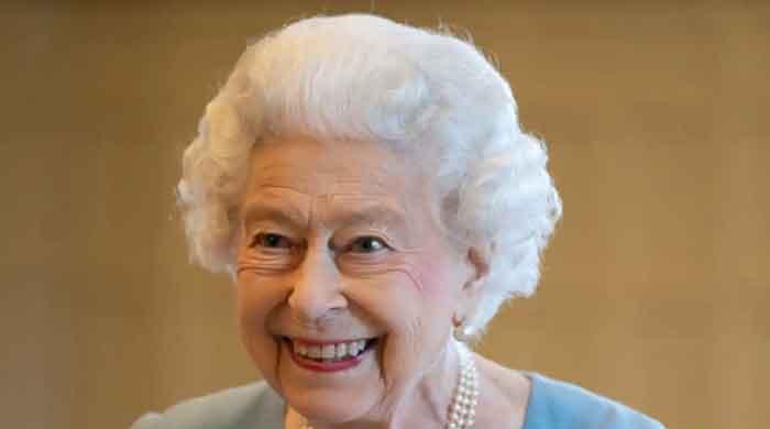 Photographer reveals she was scared to take portrait of Queen Elizabeth