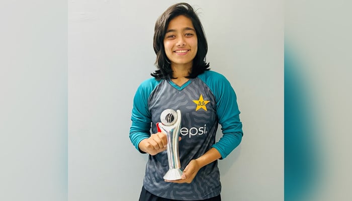 Fatima Sana receives ICC Women's Emerging Cricketer of the Year 2021 trophy