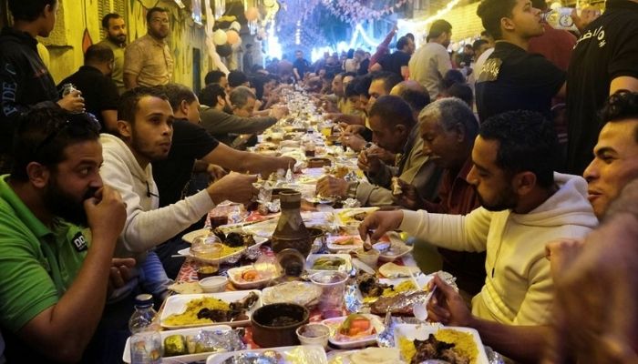 Cairo's Ramadan street feasts return after COVID lockdowns end