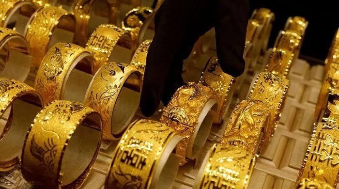Gold continues to set new records in Pakistan