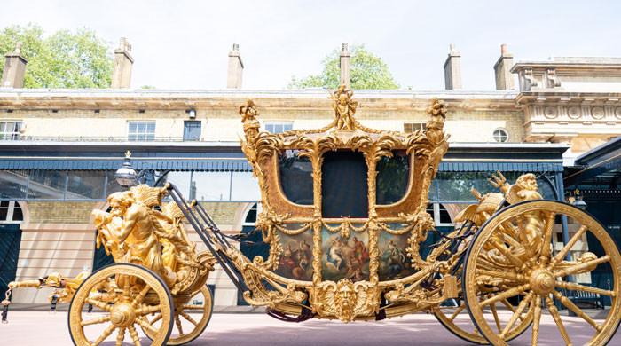 Queen Gold State Coach seen in London after 20 years amid Jubilee ...
