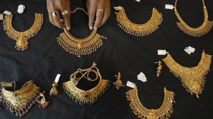 Gold extends gains in Pakistan, price increases by Rs550 per tola