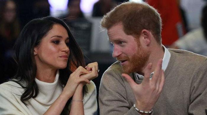 Prince Harry cut off pals, changed phone number to 'please' Meghan Markle