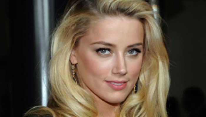 Amber Heard wins hearts as she displays her true smile and beauty for ...