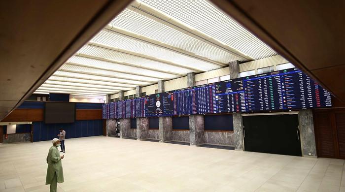 PSX gains nearly 250 points, aided by technology, cement sector