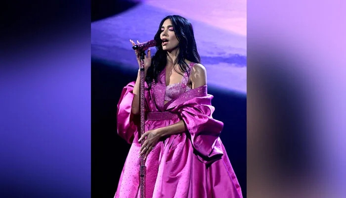 Dua Lipa soars temperature as she flaunts her incredible physique in ...