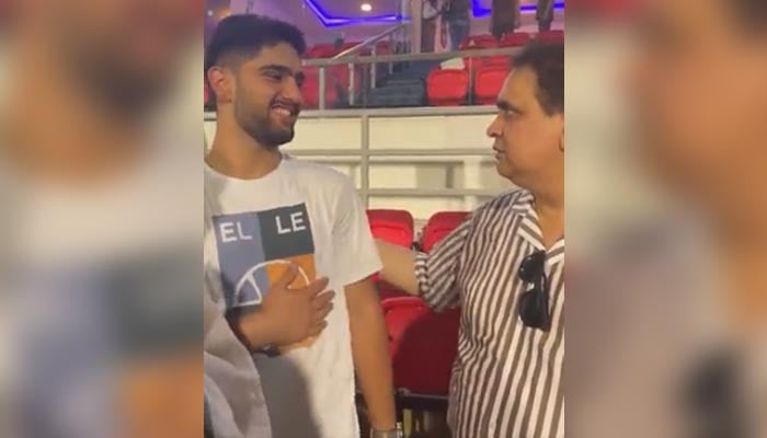 Asia Cup 2022: Babar Azam's father wins hearts for consoling Mohammed ...