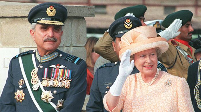 Queen Elizabeth II reigned over Pakistan for 4 years?