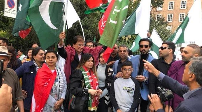 PTI supporters protest against ‘minus Imran Khan formula’ in London
