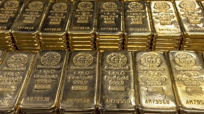 Gold heads for weekly drop despite per tola rise