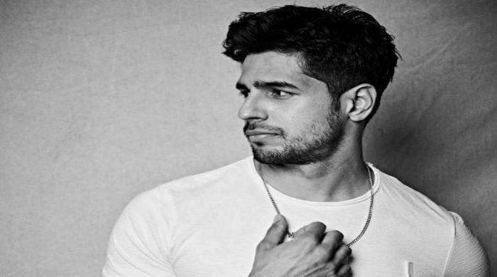 Sidharth Malhotra says he is 'grateful' for 10 years in Bollywood