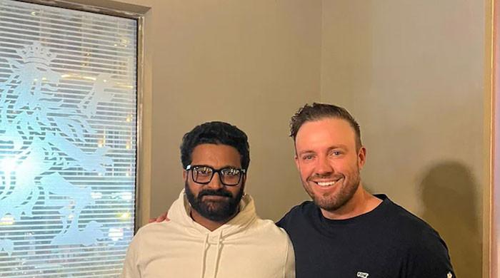 Cricketer AB de Villiers meets 'Kantara' actor Rishabh Shetty Cricketer AB de Villiers meets 'Kantara' actor Rishabh Shetty