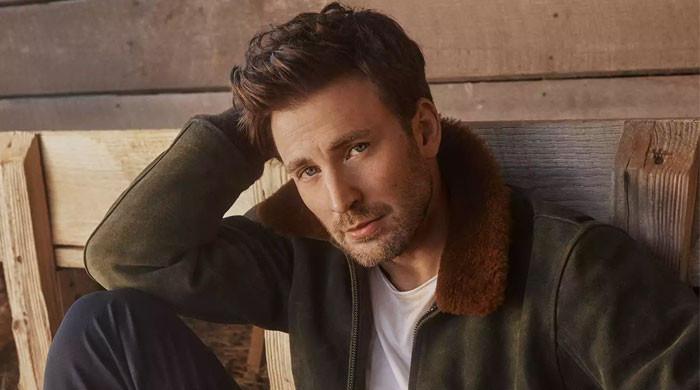 Chris Evans says he 'absolutely' wants to 'build a family' Chris Evans says he 'absolutely' wants to 'build a family'