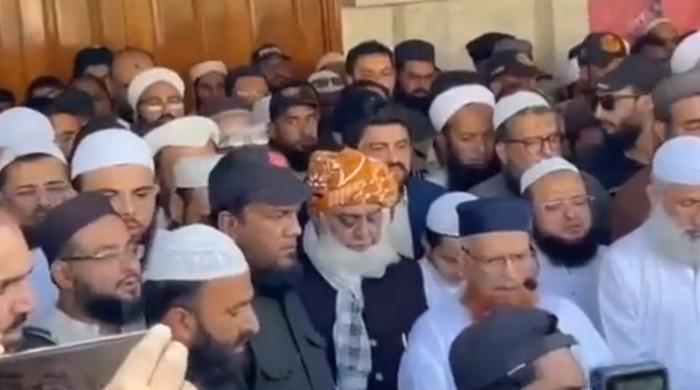 Mufti-e-Azam Rafi Usmani's funeral prayers offered in Karachi
