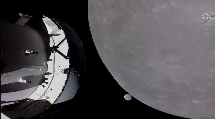 Nasas Spacecraft Snaps Stunning Photo Of The Moon