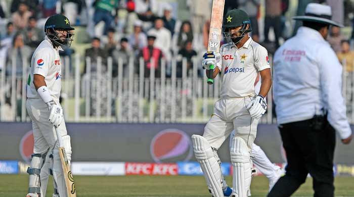Pakistan crawl to 181 without loss, chasing massive England score